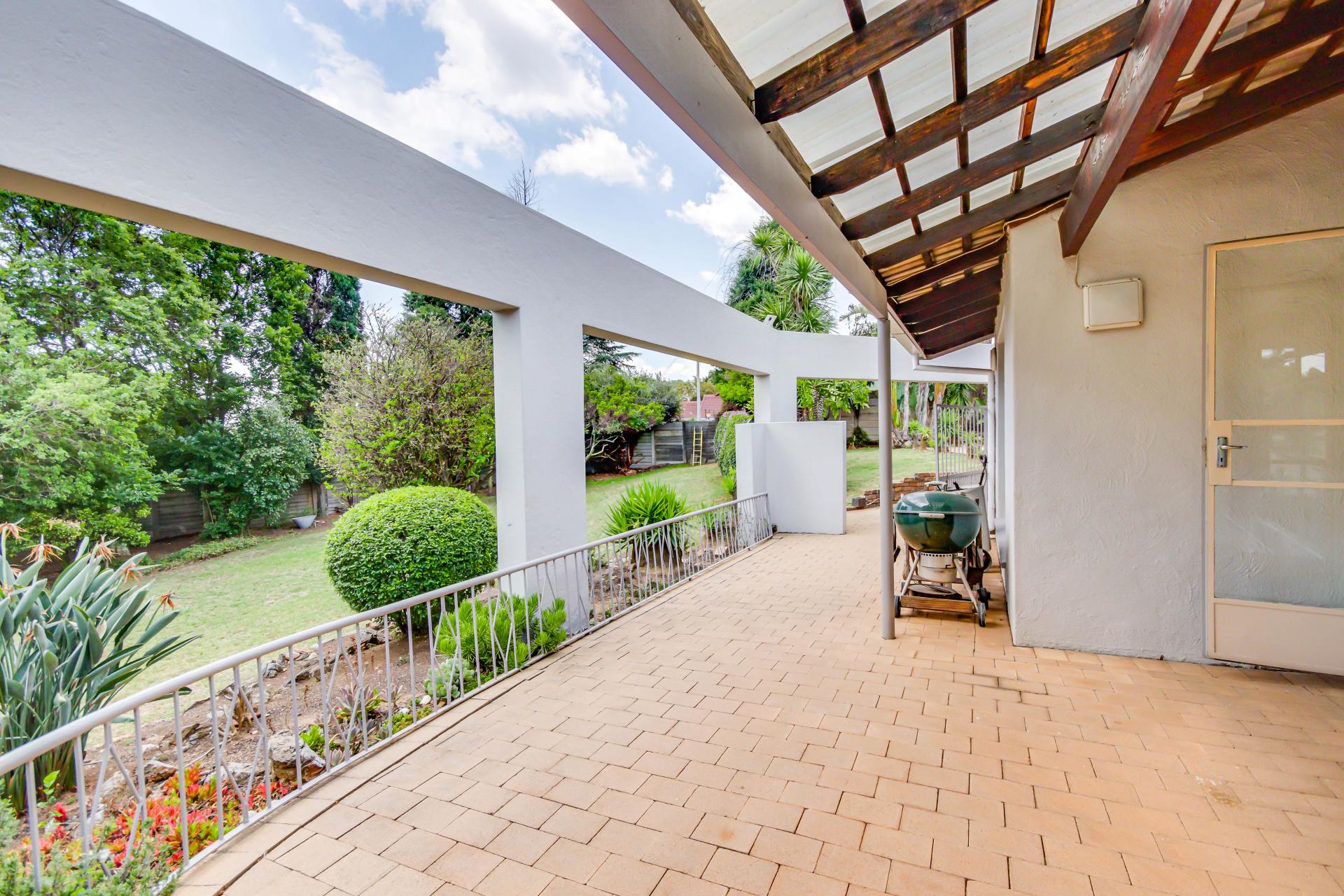 4 Bedroom House for Sale For Sale in Northcliff - MR630253