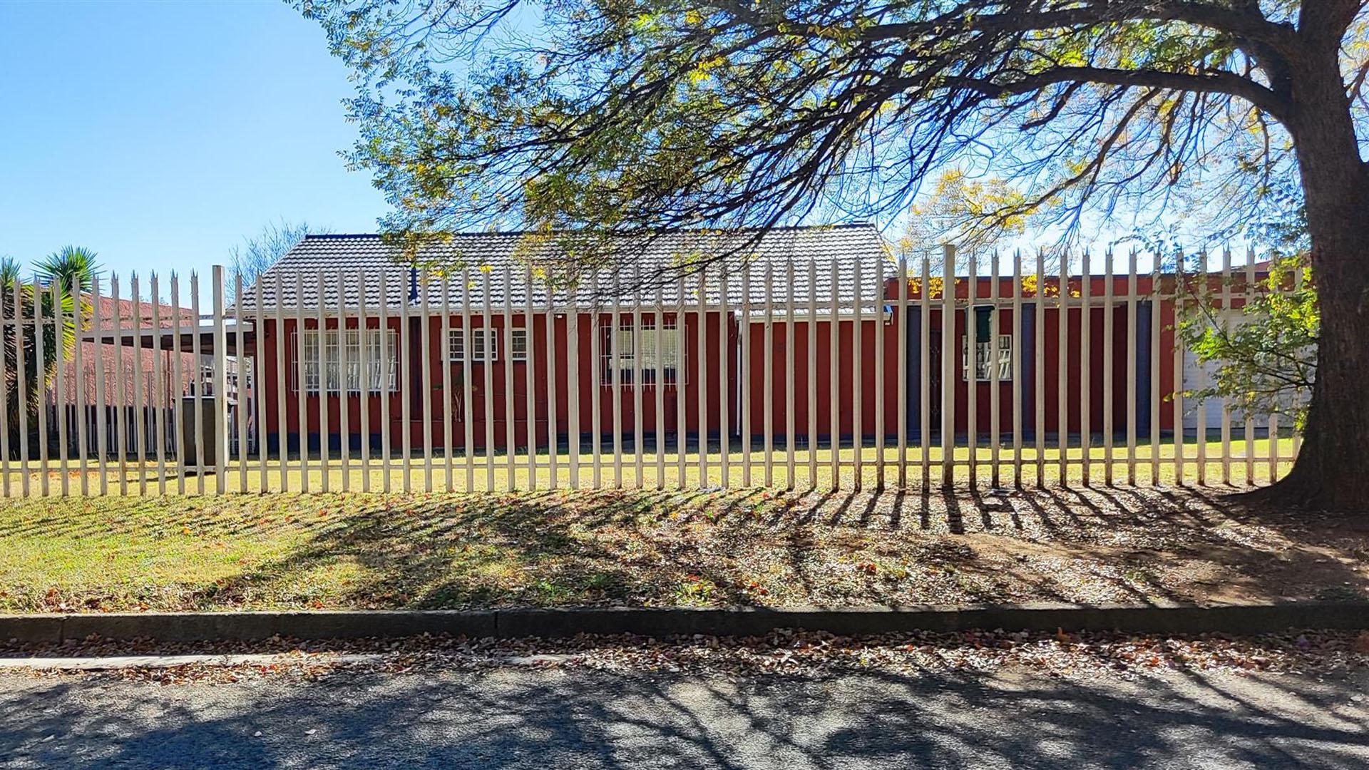 FNB Quick Sell 4 Bedroom House for Sale in Elspark - MR63350