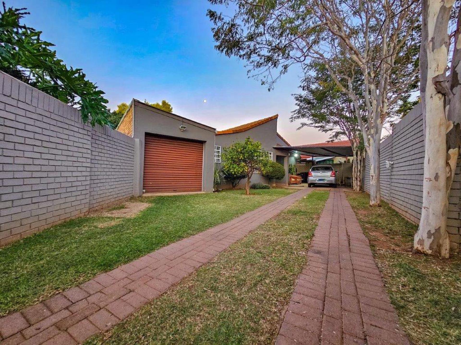 4 Bedroom House for Sale For Sale in Clubview - MR635451 - M