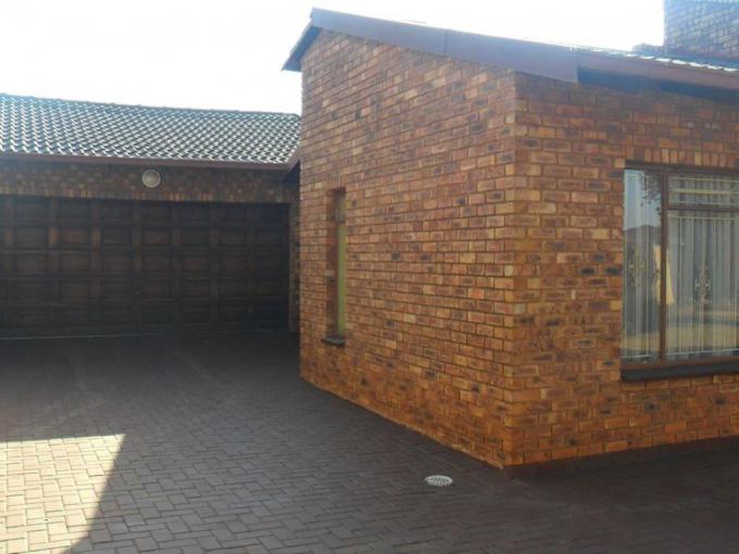 4 Bedroom House for Sale For Sale in Spruitview - MR649433