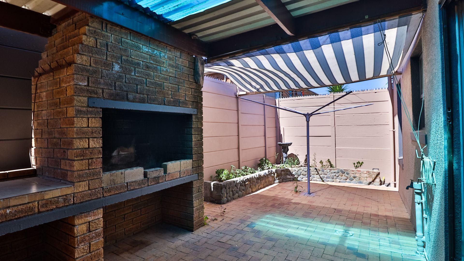 2 Bedroom House for Sale For Sale in Vredekloof - MR665150