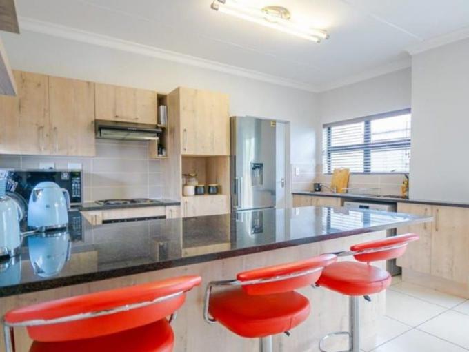 3 Bedroom House for Sale For Sale in Thatchfield - MR668688