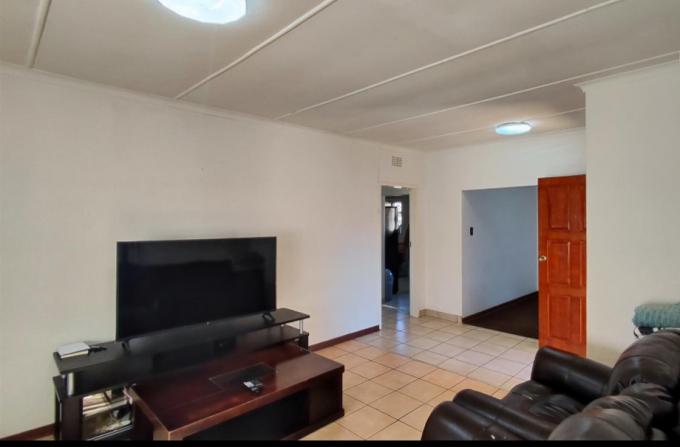 4 Bedroom House for Sale For Sale in Birch Acres - MR690196