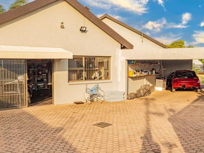 Property For Sale in Florida Hills - MyRoof.co.za