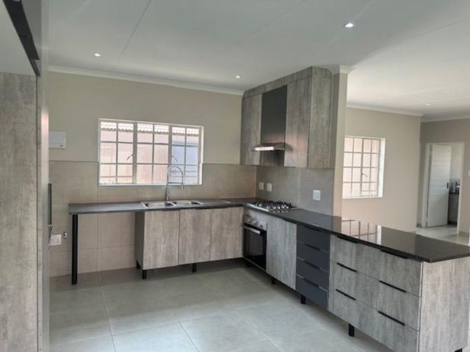 3 Bedroom Simplex to Rent in Waterkloof (Rustenburg) - Prope