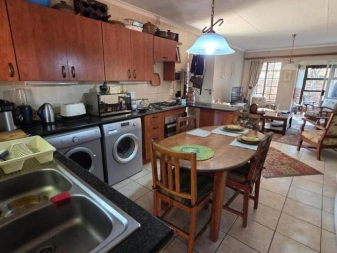 2 Bedroom Simplex for Sale For Sale in Montana Tuine - MR714